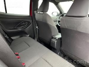 Sarkans Toyota Yaris 2025 Rīga, ar dzinēja tilpumu 1.50 L un nobraukumu 12 tūkst. km par 25990 €, foto 8 vietnē AUTOMOTO.COM.LV