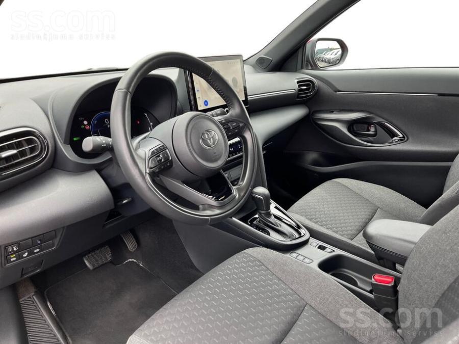 Sarkans Toyota Yaris 2025 Rīga, ar dzinēja tilpumu 1.50 L un nobraukumu 12 tūkst. km par 25990 €, foto 12 vietnē AUTOMOTO.COM.LV