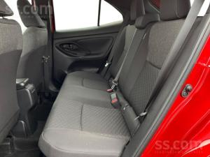 Red Toyota Yaris 2025 in Riga, with an engine capacity of 1.50 L and mileage of 12 thousand km for 25990 €, photo 22 on AUTOMOTO.COM.LV