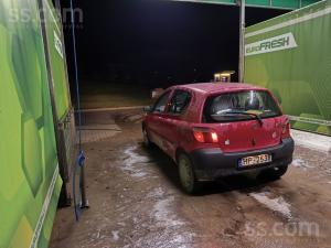 Sarkans Toyota Yaris 2000 Rēzekne, ar dzinēja tilpumu 1.00 L un nobraukumu 245 tūkst. km par 400 €, foto 4 vietnē AUTOMOTO.COM.LV