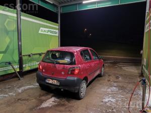 Sarkans Toyota Yaris 2000 Rēzekne, ar dzinēja tilpumu 1.00 L un nobraukumu 245 tūkst. km par 400 €, foto 5 vietnē AUTOMOTO.COM.LV