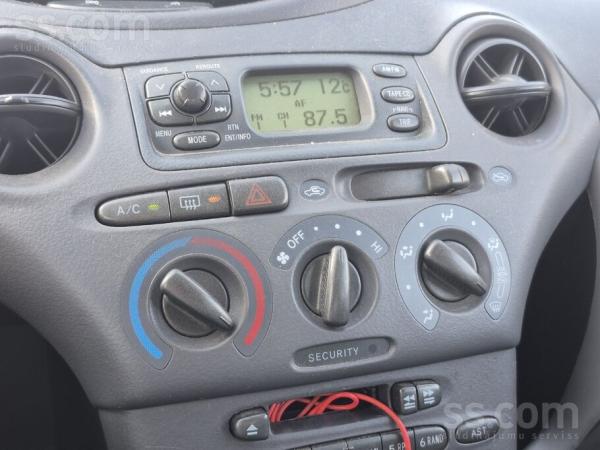 Sarkans Toyota Yaris 2001 Rīga, ar dzinēja tilpumu 1.00 L un nobraukumu 0 tūkst. km par 550 €, foto 7 vietnē AUTOMOTO.COM.LV