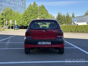Sarkans Toyota Yaris 2002 Rīga, ar dzinēja tilpumu 1.40 L un nobraukumu 245 tūkst. km par 900 €, foto 6 vietnē AUTOMOTO.COM.LV