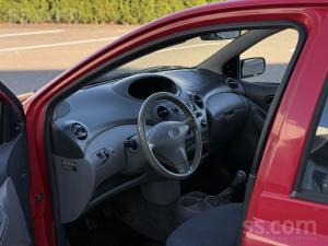 Sarkans Toyota Yaris 2002 Rīga, ar dzinēja tilpumu 1.40 L un nobraukumu 245 tūkst. km par 900 €, foto 12 vietnē AUTOMOTO.COM.LV