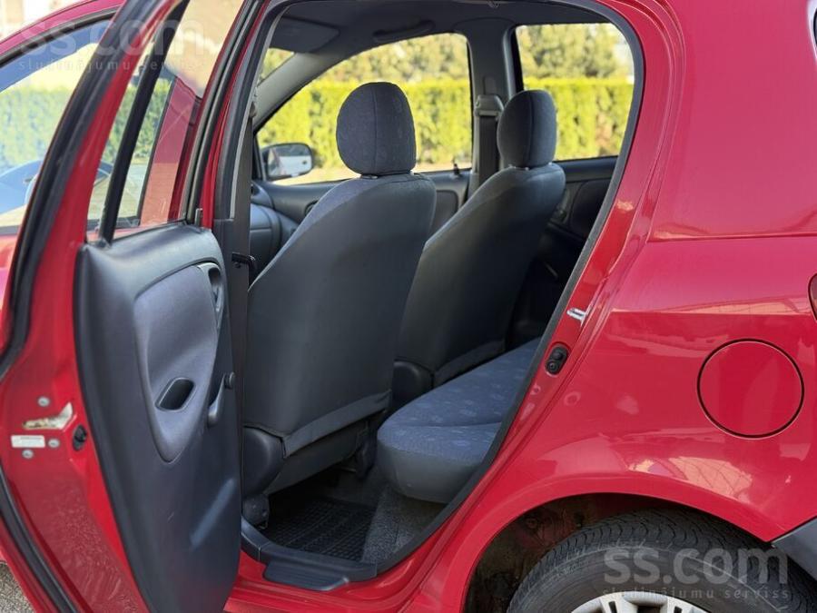 Sarkans Toyota Yaris 2002 Rīga, ar dzinēja tilpumu 1.40 L un nobraukumu 245 tūkst. km par 900 €, foto 14 vietnē AUTOMOTO.COM.LV