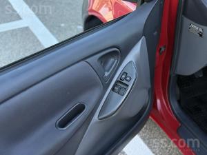 Sarkans Toyota Yaris 2002 Rīga, ar dzinēja tilpumu 1.40 L un nobraukumu 245 tūkst. km par 900 €, foto 16 vietnē AUTOMOTO.COM.LV