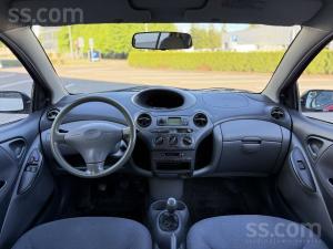 Sarkans Toyota Yaris 2002 Rīga, ar dzinēja tilpumu 1.40 L un nobraukumu 245 tūkst. km par 900 €, foto 17 vietnē AUTOMOTO.COM.LV