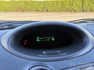 Sarkans Toyota Yaris 2002 Rīga, ar dzinēja tilpumu 1.40 L un nobraukumu 245 tūkst. km par 900 €, foto 21 vietnē AUTOMOTO.COM.LV