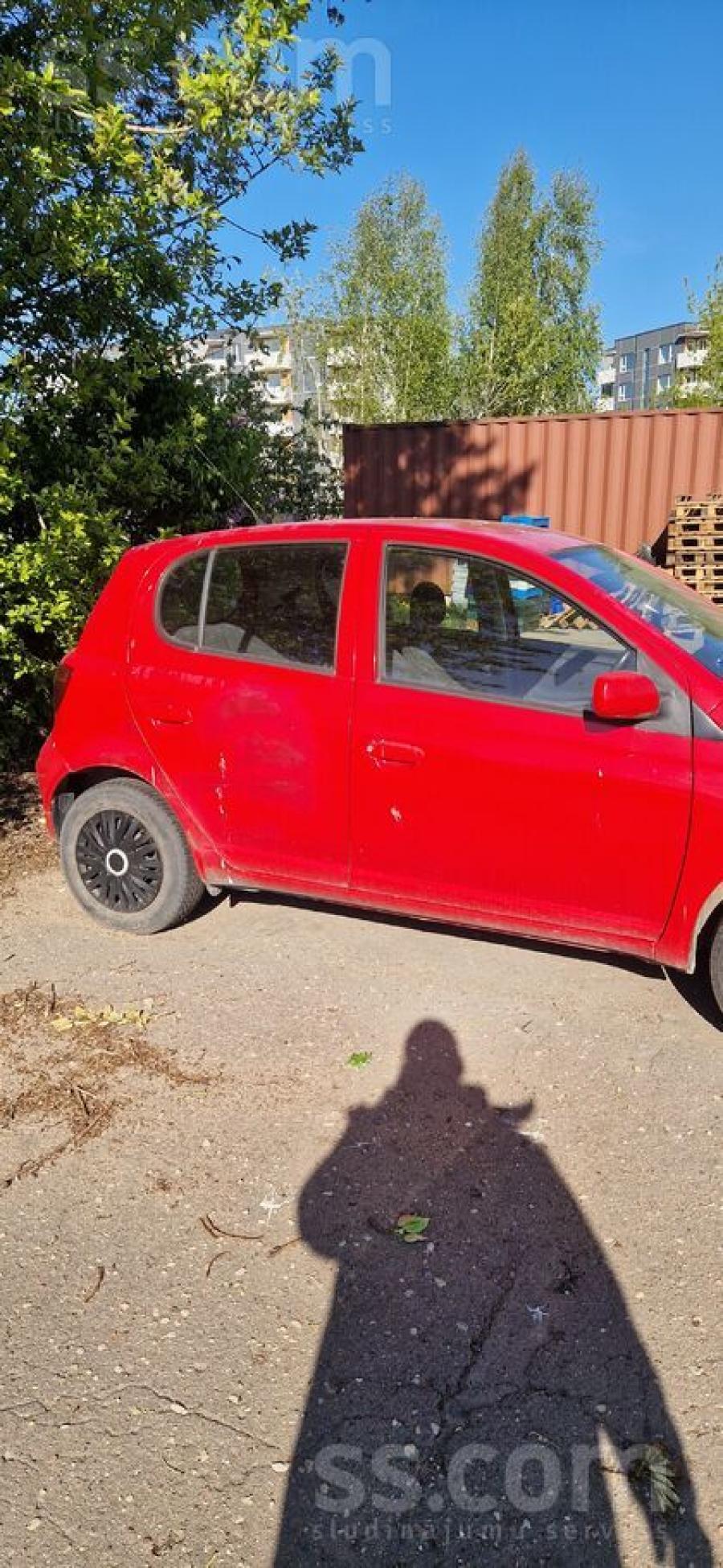 Red Toyota Yaris 2003 in Riga, with an engine capacity of 1.40 L and mileage of 274 thousand km for 400 €, photo 2 on AUTOMOTO.COM.LV