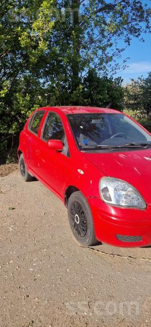 Red Toyota Yaris 2003 in Riga, with an engine capacity of 1.40 L and mileage of 274 thousand km for 400 €, photo 3 on AUTOMOTO.COM.LV