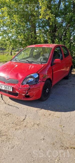 Red Toyota Yaris 2003 in Riga, with an engine capacity of 1.40 L and mileage of 274 thousand km for 400 €, photo 5 on AUTOMOTO.COM.LV