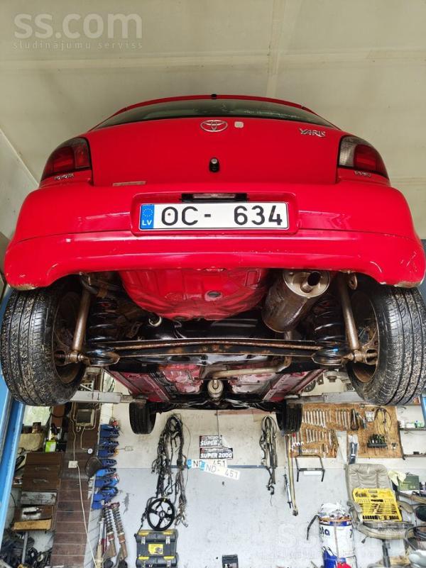 Red Toyota Yaris 2003 in Ventspils, with an engine capacity of 1.00 L and mileage of 211 thousand km for 1350 €, photo 11 on AUTOMOTO.COM.LV