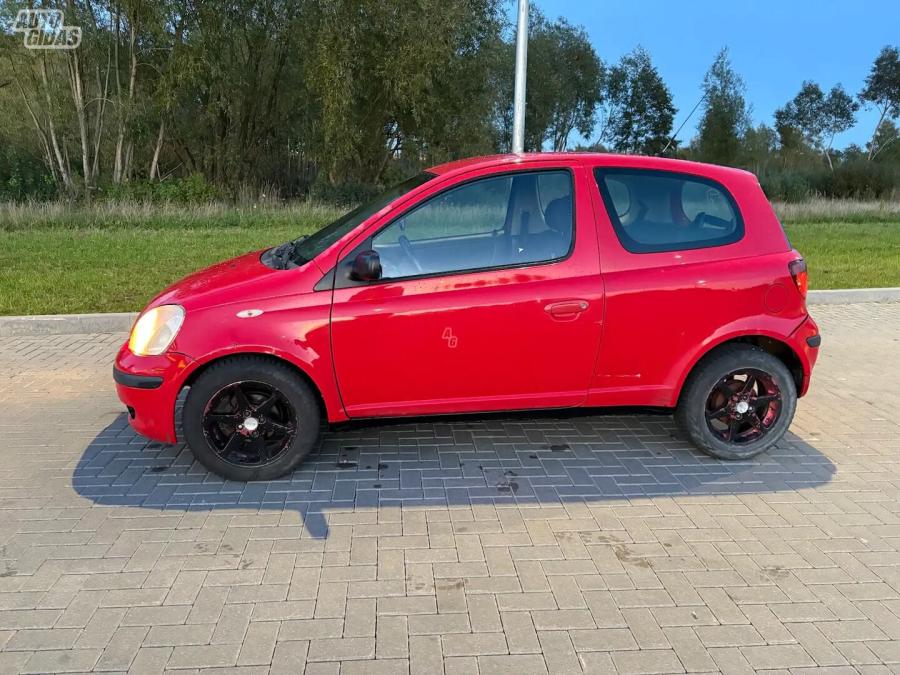 Red Toyota Yaris 2004 in Klaipeda, with an engine capacity of 1.40 L and mileage of 237 thousand km for 800 €, photo 3 on AUTOMOTO.COM.LV