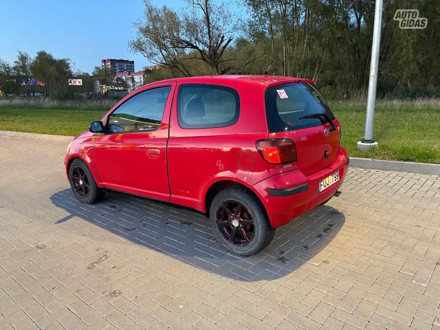 Red Toyota Yaris 2004 in Klaipeda, with an engine capacity of 1.40 L and mileage of 237 thousand km for 800 €, photo 4 on AUTOMOTO.COM.LV