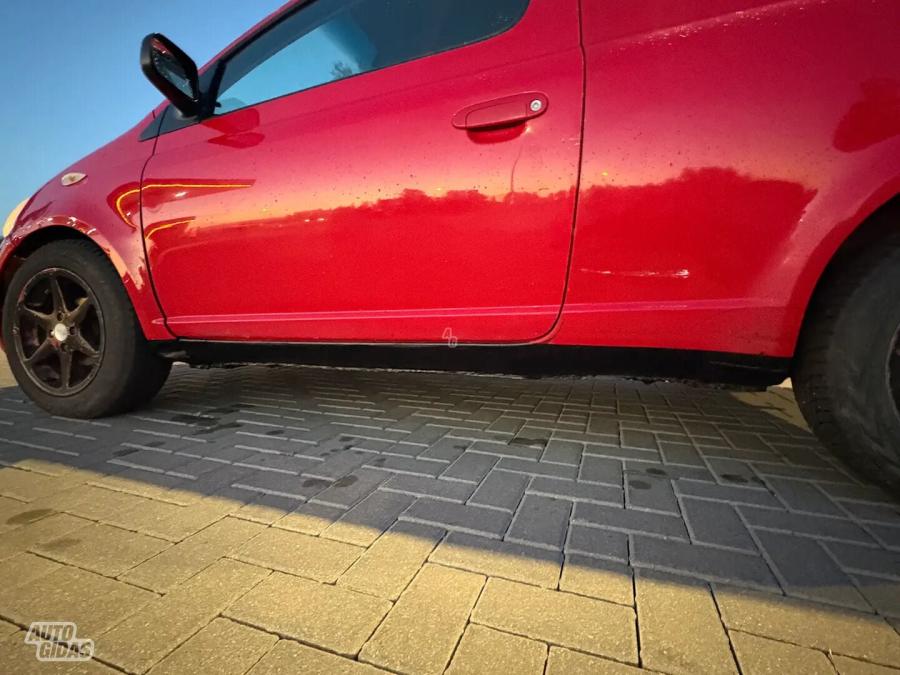 Red Toyota Yaris 2004 in Klaipeda, with an engine capacity of 1.40 L and mileage of 237 thousand km for 800 €, photo 22 on AUTOMOTO.COM.LV