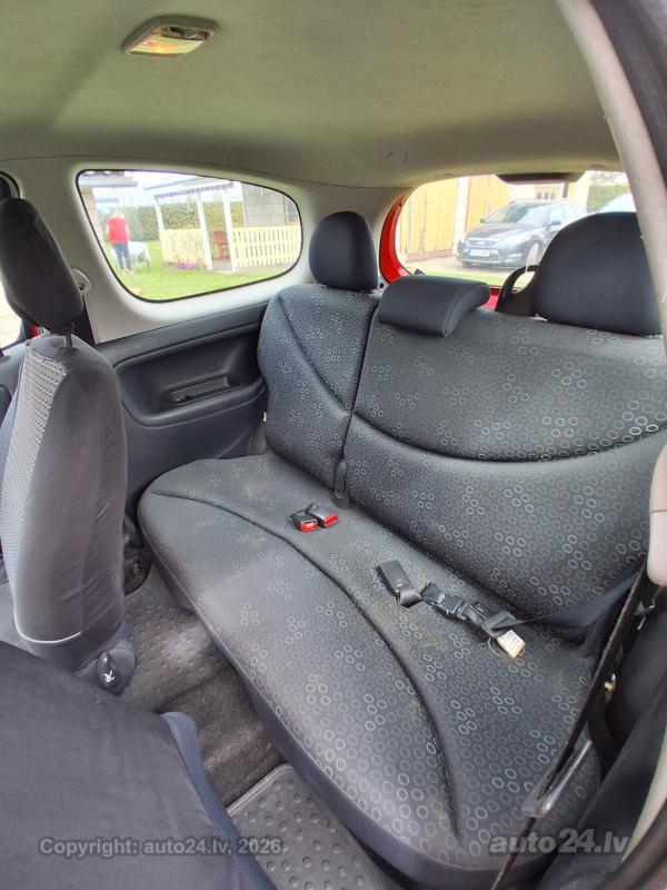 Red Toyota Yaris 2005 in Tallinn, with an engine capacity of 1.00 L and mileage of 220 thousand km for 750 €, photo 8 on AUTOMOTO.COM.LV