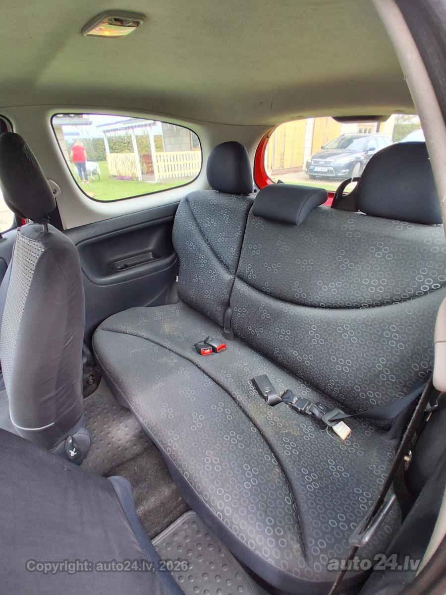 Red Toyota Yaris 2005 in Tallinn, with an engine capacity of 1.00 L and mileage of 220 thousand km for 750 €, photo 9 on AUTOMOTO.COM.LV
