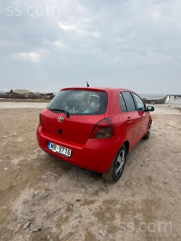 Sarkans Toyota Yaris 2006 Liepāja, ar dzinēja tilpumu 1.40 L un nobraukumu 220 tūkst. km par 2100 €, foto 4 vietnē AUTOMOTO.COM.LV