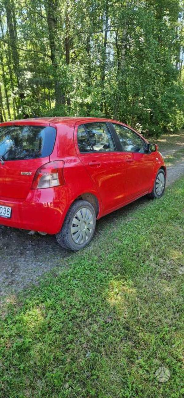 Red Toyota Yaris 2006 in Kaunas, with an engine capacity of 1.30 L and mileage of 169 thousand km for 2800 €, photo 1 on AUTOMOTO.COM.LV