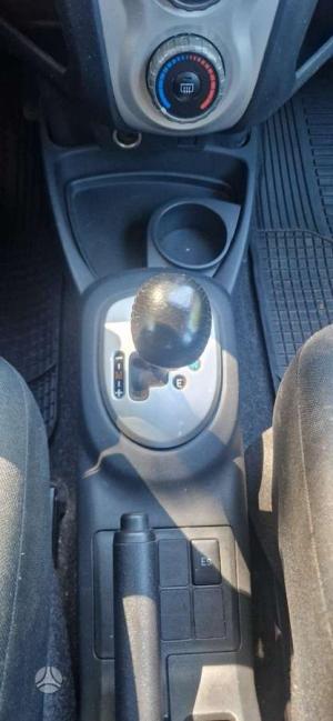 Sarkans Toyota Yaris 2006 Kauņa, ar dzinēja tilpumu 1.30 L un nobraukumu 169 tūkst. km par 2800 €, foto 6 vietnē AUTOMOTO.COM.LV