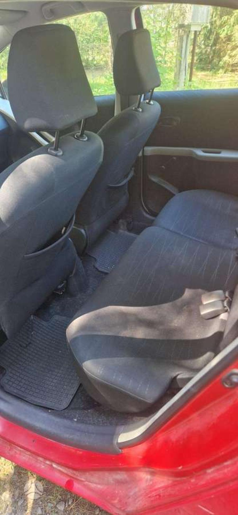 Sarkans Toyota Yaris 2006 Kauņa, ar dzinēja tilpumu 1.30 L un nobraukumu 169 tūkst. km par 2800 €, foto 7 vietnē AUTOMOTO.COM.LV
