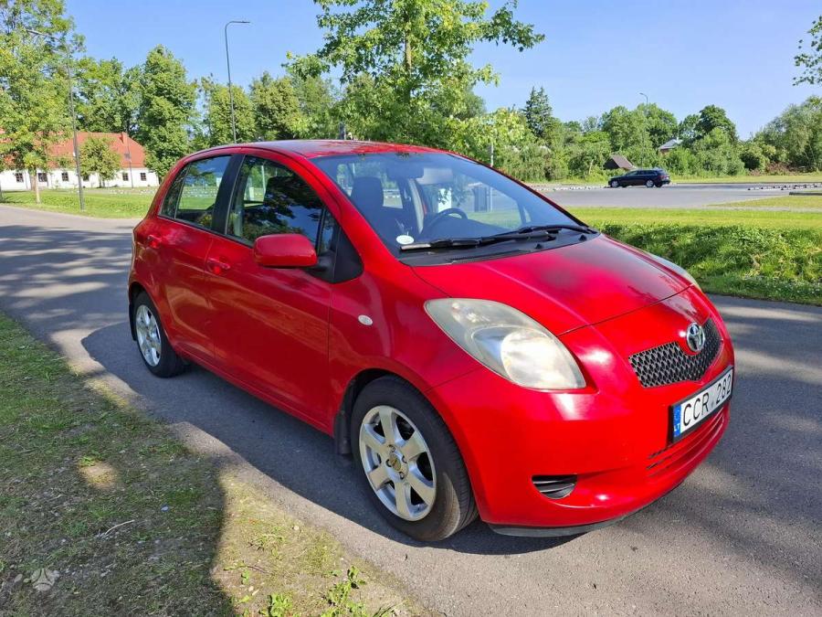 Red Toyota Yaris 2006 in Kaunas, with an engine capacity of 1.30 L and mileage of 129 thousand km for 2200 €, photo 5 on AUTOMOTO.COM.LV