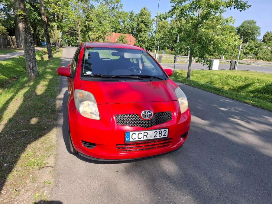 Red Toyota Yaris 2006 in Kaunas, with an engine capacity of 1.30 L and mileage of 129 thousand km for 2200 €, photo 6 on AUTOMOTO.COM.LV