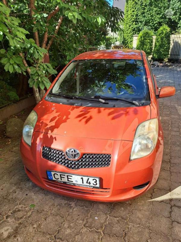 Red Toyota Yaris 2006 in Siauliai, with an engine capacity of 1.30 L and mileage of 183 thousand km for 1500 €, photo 1 on AUTOMOTO.COM.LV