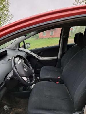 Sarkans Toyota Yaris 2006 Šauļi, ar dzinēja tilpumu 1.30 L un nobraukumu 183 tūkst. km par 1500 €, foto 10 vietnē AUTOMOTO.COM.LV