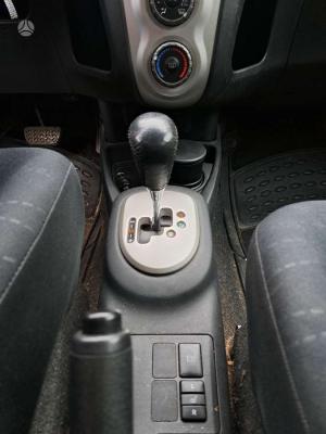 Sarkans Toyota Yaris 2006 Šauļi, ar dzinēja tilpumu 1.30 L un nobraukumu 183 tūkst. km par 1500 €, foto 11 vietnē AUTOMOTO.COM.LV