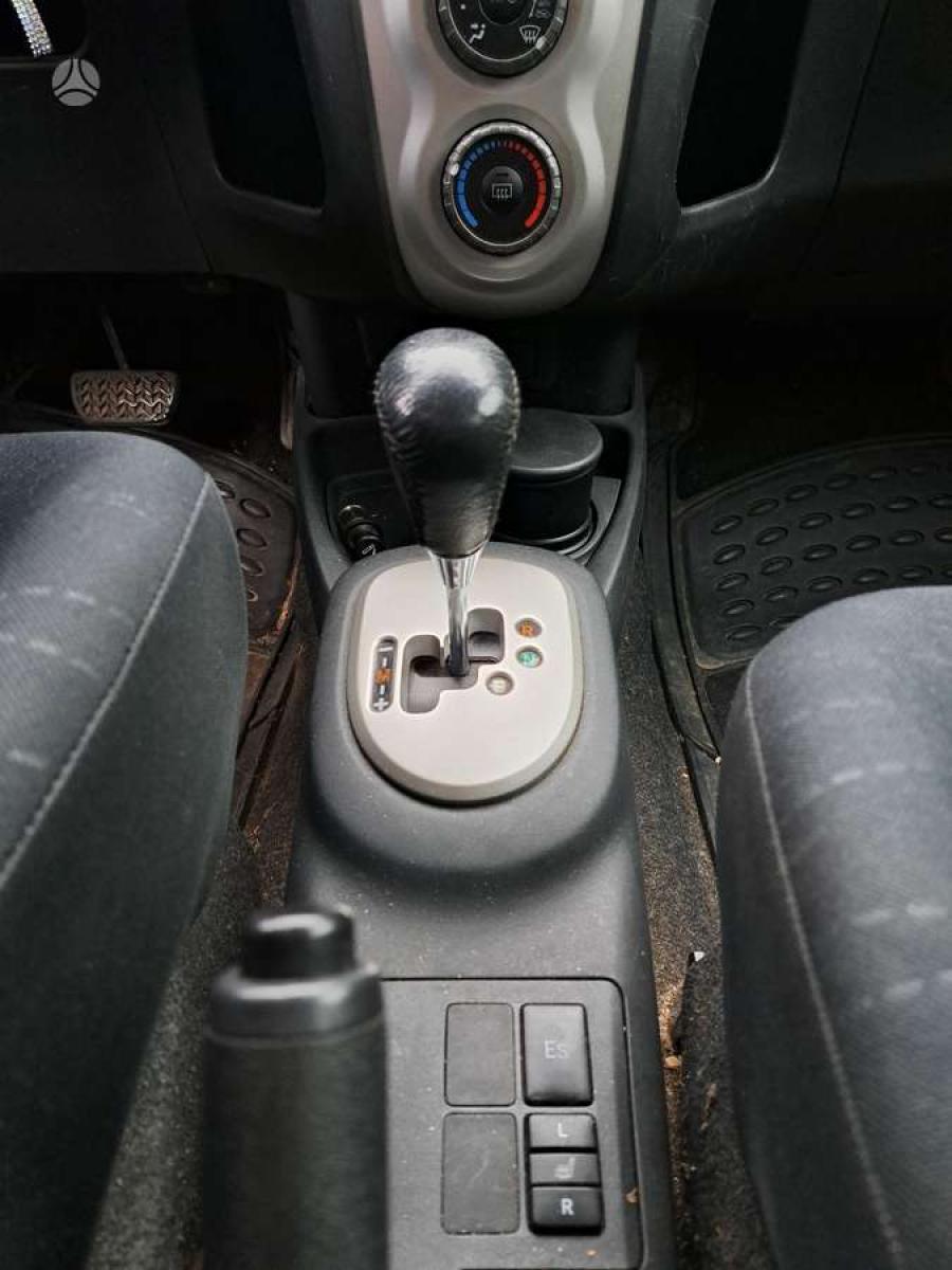 Sarkans Toyota Yaris 2006 Šauļi, ar dzinēja tilpumu 1.30 L un nobraukumu 183 tūkst. km par 1500 €, foto 11 vietnē AUTOMOTO.COM.LV