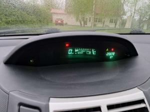 Sarkans Toyota Yaris 2006 Šauļi, ar dzinēja tilpumu 1.30 L un nobraukumu 183 tūkst. km par 1500 €, foto 13 vietnē AUTOMOTO.COM.LV
