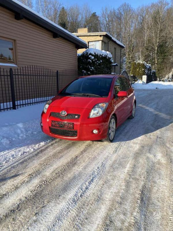 Red Toyota Yaris 2007 in Vilnius, with an engine capacity of 1.80 L and mileage of 218 thousand km for 2950 €, photo 2 on AUTOMOTO.COM.LV