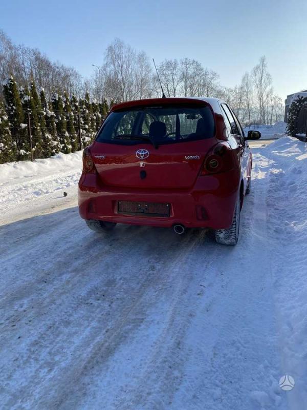 Red Toyota Yaris 2007 in Vilnius, with an engine capacity of 1.80 L and mileage of 218 thousand km for 2950 €, photo 6 on AUTOMOTO.COM.LV
