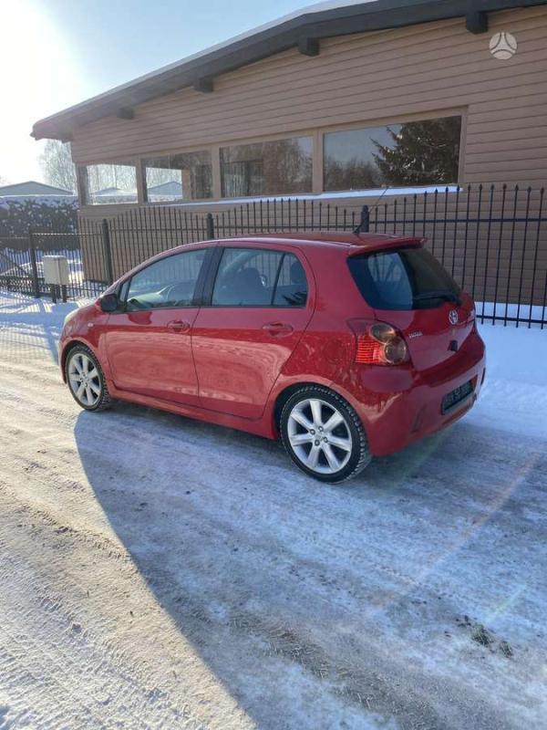 Red Toyota Yaris 2007 in Vilnius, with an engine capacity of 1.80 L and mileage of 218 thousand km for 2950 €, photo 8 on AUTOMOTO.COM.LV