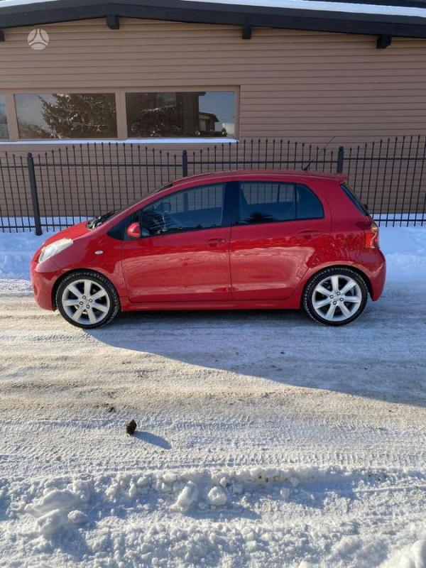 Red Toyota Yaris 2007 in Vilnius, with an engine capacity of 1.80 L and mileage of 218 thousand km for 2950 €, photo 9 on AUTOMOTO.COM.LV