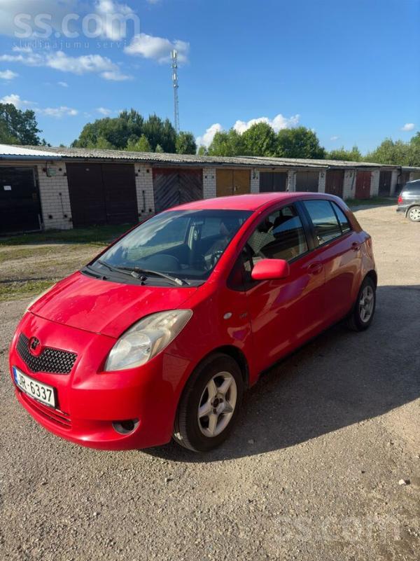 Sarkans Toyota Yaris 2007 Liepāja, ar dzinēja tilpumu 1.40 L un nobraukumu 451 tūkst. km par 900 €, foto 1 vietnē AUTOMOTO.COM.LV