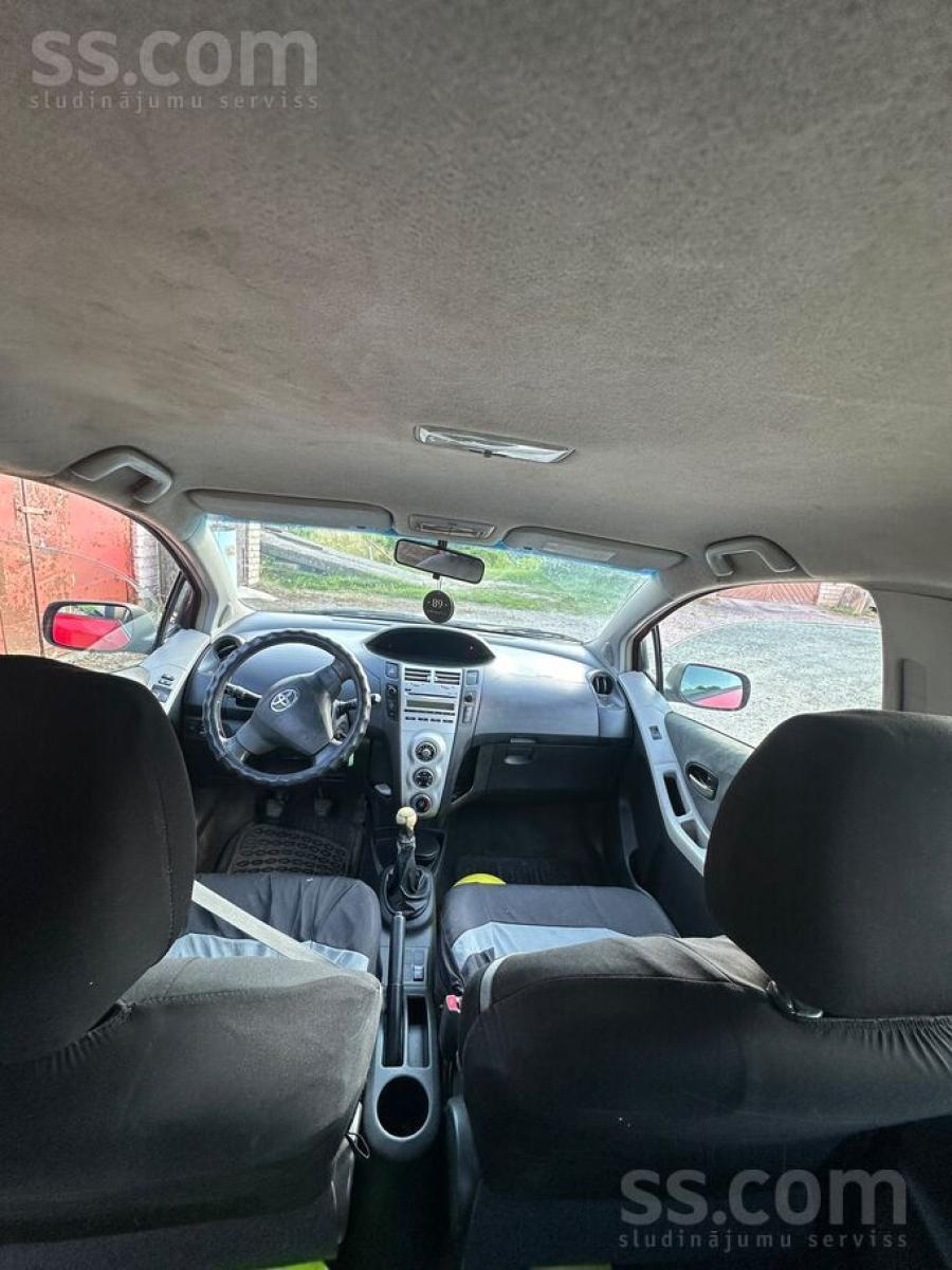 Red Toyota Yaris 2007 in Liepaja, with an engine capacity of 1.40 L and mileage of 451 thousand km for 900 €, photo 6 on AUTOMOTO.COM.LV