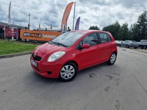 Sarkans Toyota Yaris 2007 Kauņa, ar dzinēja tilpumu 1.30 L un nobraukumu 210 tūkst. km par 2890 €, foto  vietnē AUTOMOTO.COM.LV