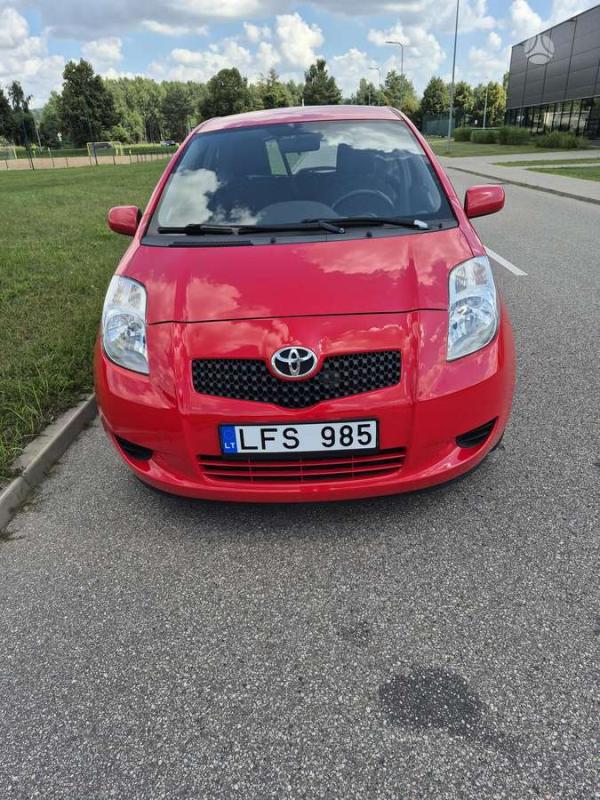 Sarkans Toyota Yaris 2007 Prienai, ar dzinēja tilpumu 1.40 L un nobraukumu 235 tūkst. km par 1650 €, foto 1 vietnē AUTOMOTO.COM.LV