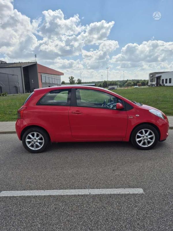Sarkans Toyota Yaris 2007 Prienai, ar dzinēja tilpumu 1.40 L un nobraukumu 235 tūkst. km par 1650 €, foto 3 vietnē AUTOMOTO.COM.LV