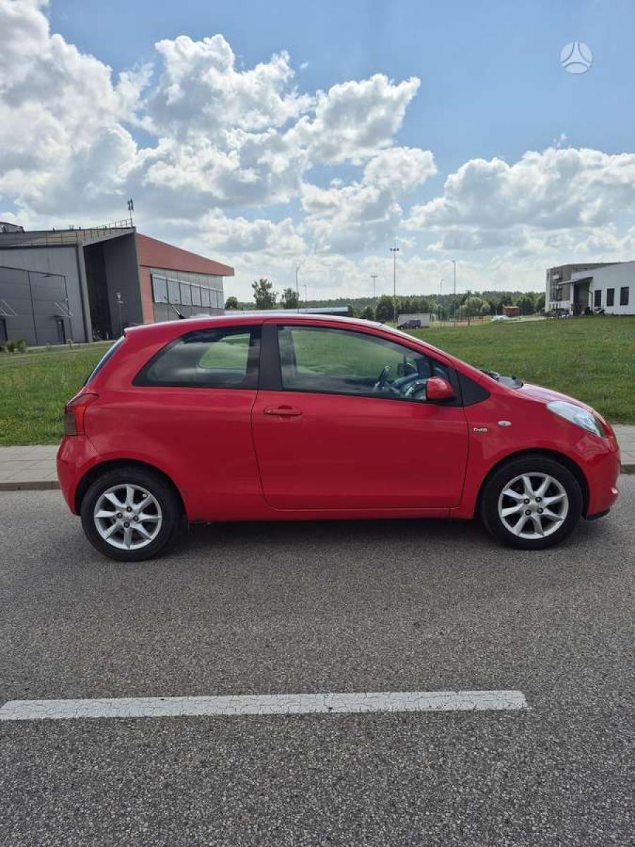 Red Toyota Yaris 2007 in Prienai, with an engine capacity of 1.40 L and mileage of 235 thousand km for 1650 €, photo 4 on AUTOMOTO.COM.LV