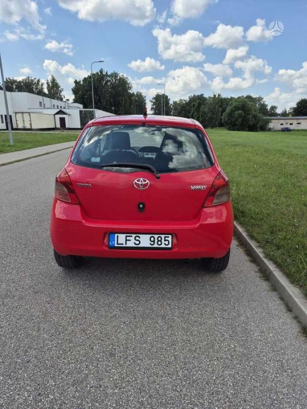 Sarkans Toyota Yaris 2007 Prienai, ar dzinēja tilpumu 1.40 L un nobraukumu 235 tūkst. km par 1650 €, foto 4 vietnē AUTOMOTO.COM.LV