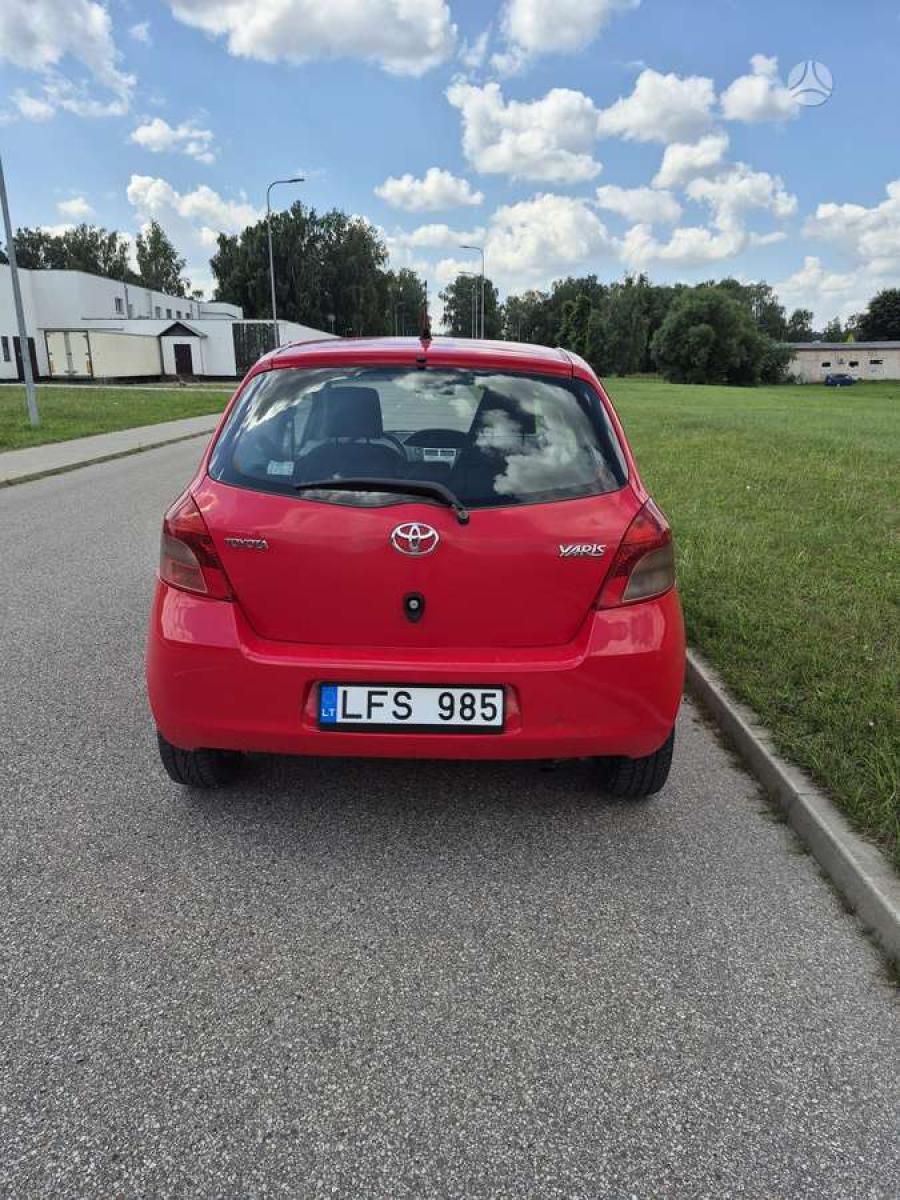 Red Toyota Yaris 2007 in Prienai, with an engine capacity of 1.40 L and mileage of 235 thousand km for 1650 €, photo 5 on AUTOMOTO.COM.LV