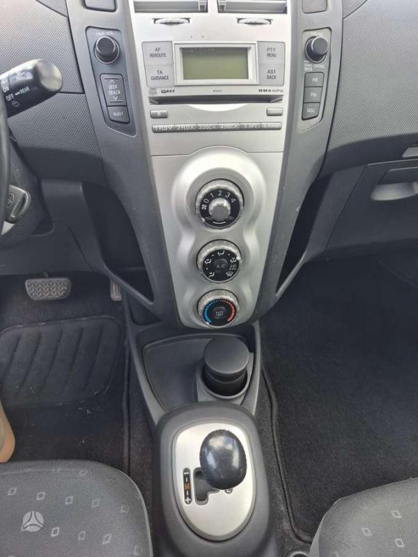 Sarkans Toyota Yaris 2007 Prienai, ar dzinēja tilpumu 1.40 L un nobraukumu 235 tūkst. km par 1650 €, foto 6 vietnē AUTOMOTO.COM.LV