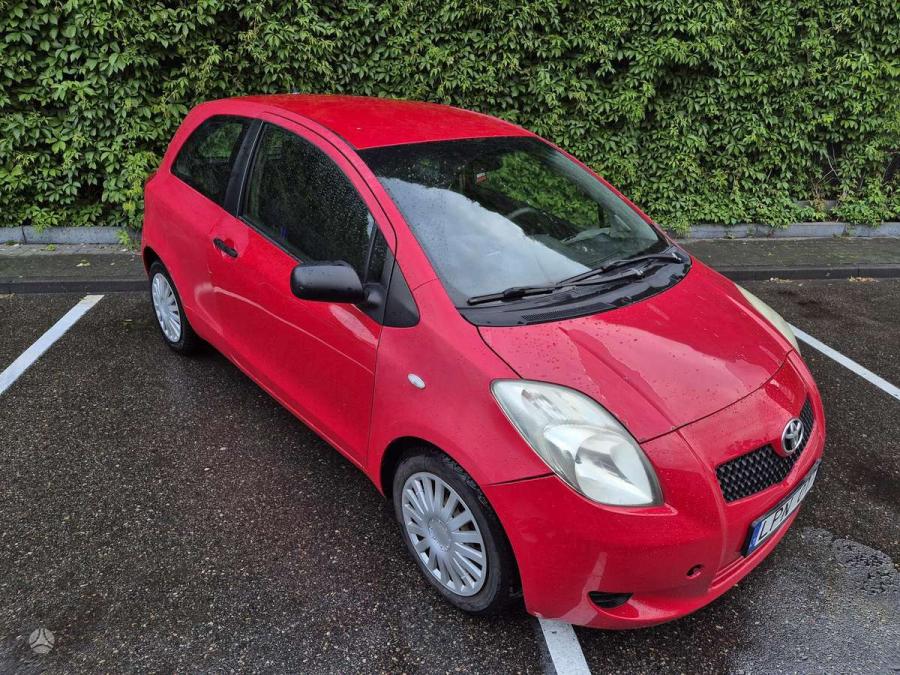 Sarkans Toyota Yaris 2007 Viļņa, ar dzinēja tilpumu 1.30 L un nobraukumu 290 tūkst. km par 900 €, foto 3 vietnē AUTOMOTO.COM.LV
