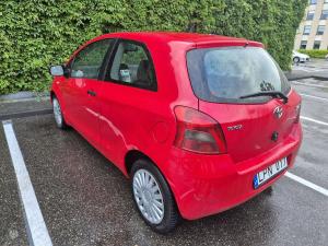 Sarkans Toyota Yaris 2007 Viļņa, ar dzinēja tilpumu 1.30 L un nobraukumu 290 tūkst. km par 900 €, foto 4 vietnē AUTOMOTO.COM.LV