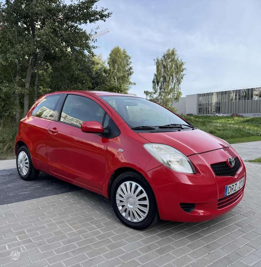 Red Toyota Yaris 2007 in Vilnius, with an engine capacity of 1.50 L and mileage of 199 thousand km for 2650 €, photo 4 on AUTOMOTO.COM.LV