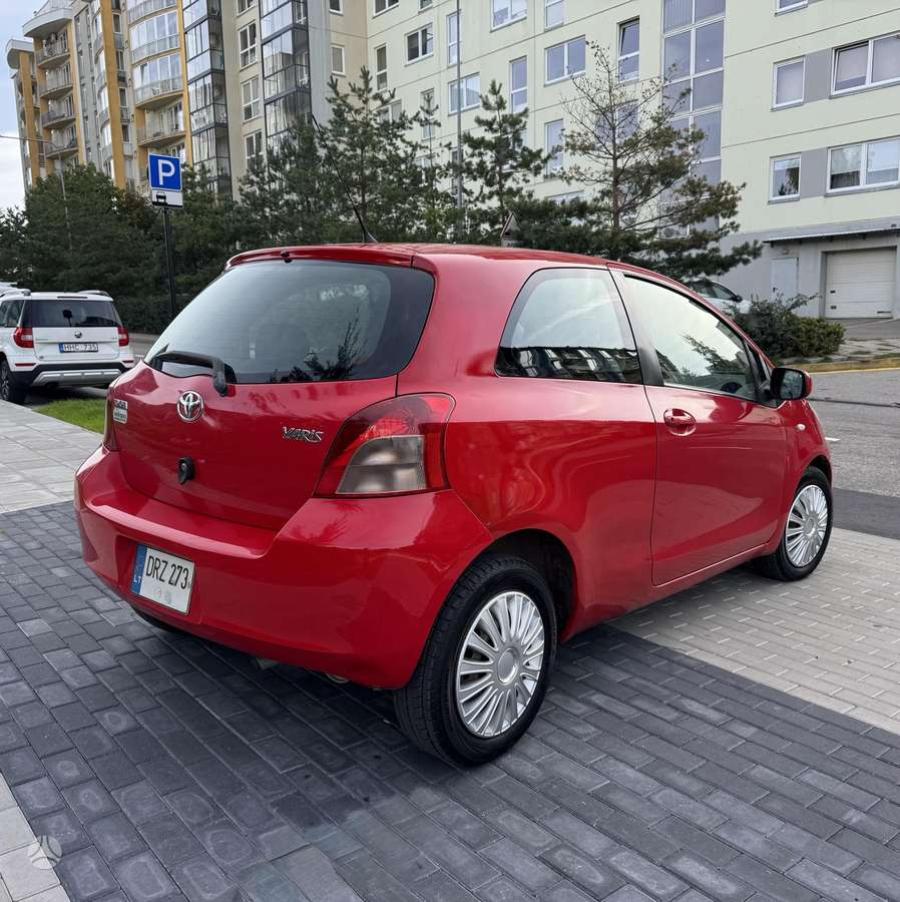 Red Toyota Yaris 2007 in Vilnius, with an engine capacity of 1.50 L and mileage of 199 thousand km for 2650 €, photo 6 on AUTOMOTO.COM.LV