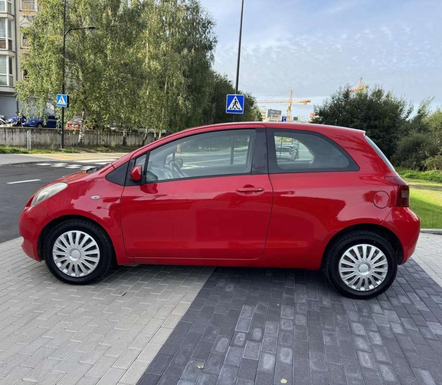Red Toyota Yaris 2007 in Vilnius, with an engine capacity of 1.50 L and mileage of 199 thousand km for 2650 €, photo 7 on AUTOMOTO.COM.LV